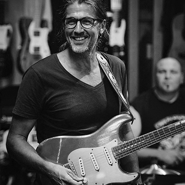 Simon Gardner — Owner, Director and Principal Guitar Teacher – Simon ...